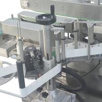 China 304 Stainless Steel Automatic Flat Bottle Labeling Machine for Round Square Pet Bottle for sale