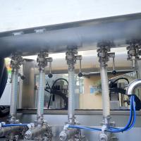 China Lubricant Oil and Liquid Shampoo Filling Machine with Double Heads Tracking Type for sale