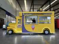 China CE Certified Mobile Snack Truck with Stainless Steel Material and Hot Dog Cart Design for sale