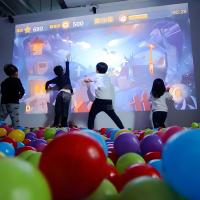 China Indoor Playground Interactive Projection Game with 35 Games, 3400 Lumens Brightness and 1024*768 Resolution for sale