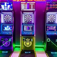 China Coin Operated Stand Dart Machine Cheap Sport Arcade Machines Electronic Dartboard for sale