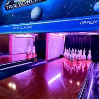 China Rubber and Wooden Material Bowling Machine for Indoor Bowling Game in Entertainment Centers and Amusement Parks for sale