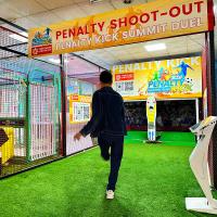 China Auto-goalkeeper Penalty Shootout Machine with High-strength Iron Frame and HD Screen Display for 1-4 Players for sale