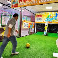 China Interactive Football Penalty Challenge Machine with High-Strength Iron Frame and HD Screen Display for 1-4 Players for sale
