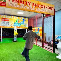 China Interactive Football Penalty Challenge Machine with High-Strength Iron Frame and HD Screen Display for 1-4 Players for sale