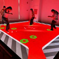 China Multiplayer Interactive LED Floor Game System with 86-inch Large Screen and 6 Selectable Games for Sports & Entertainment for sale