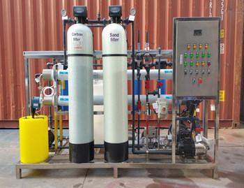 China Solar Powered Seawater Desalination Machine With Ro Uv Purifier 1000 Liter for sale