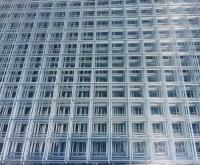 China Galvanized Welded Wire Mesh 2-5mm Diameter with 2×2cm to 6×6cm Mesh Patterns for sale
