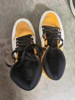 China Agile Lightweight Premium Used Basketball Shoes Durable Construction for sale