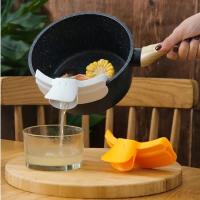 China Silicone Utensils Hot Round Edge Clip-on Kitchen Food Funnel for Spaghetti Leaky Pan for sale