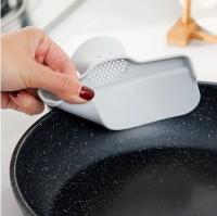 China Silicone Utensils Hot Round Edge Clip-on Kitchen Food Funnel for Spaghetti Leaky Pan for sale