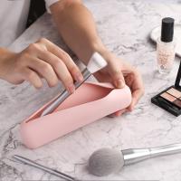 China Modern Design 100% Food Grade Silicone Cosmetic Brush Storage Box with Magnet Closure for sale