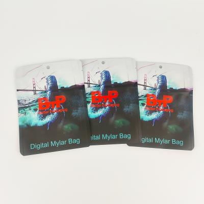 China 100pcs Custom Printed Low MOQ Smell Proof Child Resistant Resealable Stand up Ziplock Mylar Bags 3.5g  for Candy Pound Packaging for sale
