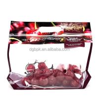 China Handheld Transparent PET Zipper Fruit Packaging Bag-Durable Fresh Produce Storage Pouch with Handle for Grapes/Cherries for sale