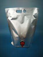 China Custom  1L 2L 3L  Beverage Packaging Bag Aluminum Plastic Packaging Bags with Wine Value and Handle Hole for Wines and Coffee for sale