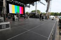 China Aluminum 4x8ft Stage Deck Panel with Anti-Slip Surface and Adjustable Legs for Concert Stage Platform for sale