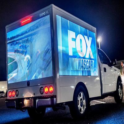 China Full Color Mobile Truck LED Display 5000nits Led Digital Billboard Truck P6.67 for sale