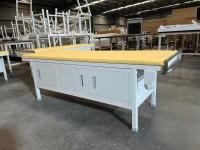 China Steel-Made Anti-Corrosion Hospital Treatment Room Furniture Includes Treatment Cabinets and Tables for sale