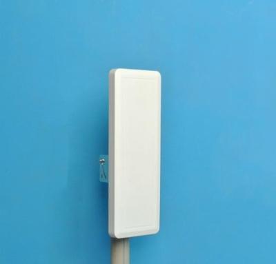 China 2500 - 2700 MHz High gain 15dbi Vertical and Horizontal Polarized Outdoor Directional MIMO Patch Panel Antenna for sale