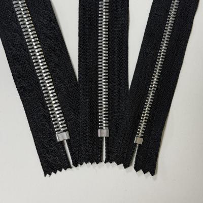 China Double Pointed Teeth Metal Zipper #5 Rust Resistant Secure Interlocking Zipper for sale