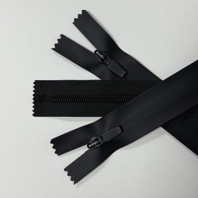 China Waterproof Windproof Zipper #5 Strong Sealing Performance Opens Closes Smoothly for sale