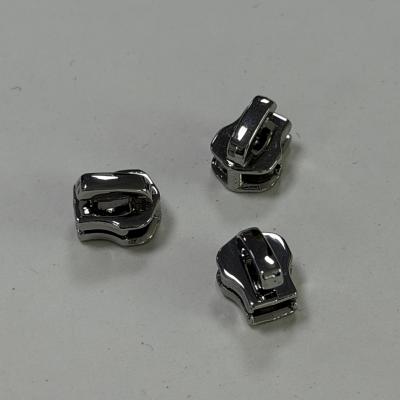 China Smooth Rust Resistant #3 Metal Zipper Slider Scratch Resistant Non Lock Pin Lock Slider for sale