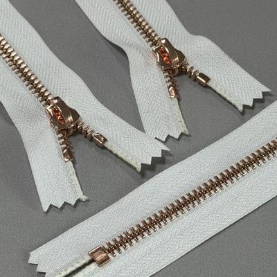 China Durable #5 Y Shape Metal Zipper Rose Gold Precision Electroplating Stable Quality for sale