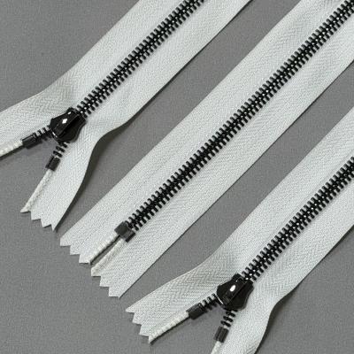 China Understated Elegance #5 Y Shape Metal Zipper Gun Metal Uniform Electroplating for sale