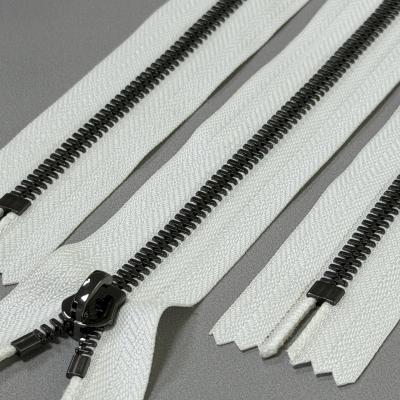 China Versatile Trends #5 Corn Teeth Metal Zipper Gun Metal Premium Feel Industrial Luxe Style for sale