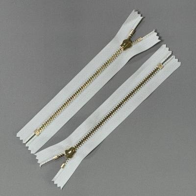 China Y Shaped Closed End Metal Zipper #5 Shiny Gold Water Washing Dry Cleaning Resistant for sale
