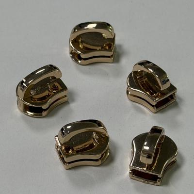 China Durable Zinc Alloy Number 8 Zipper Slider Non Lock Pin Lock Slider Heavy Load Capacity for sale
