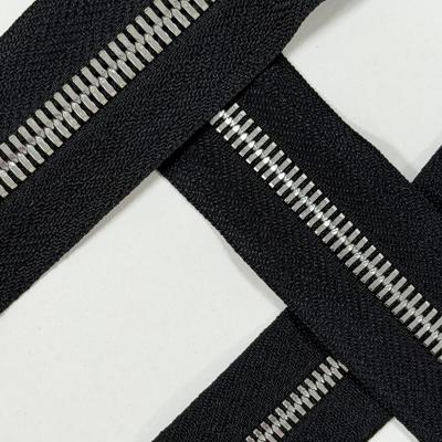 China Long Lasting Luster #8 Brass Zipper Moisture Proof Anti Oxidant Double Point Teeth Zipper for sale