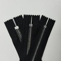 China Euro Teeth Brass Zipper #5 Sealed Oil Seal Process Tear Resistant Fabric Strap 50kg Tensile Strength for sale