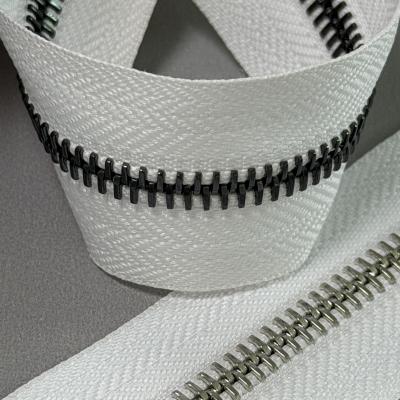 China Thick Plating Euro Teeth Metal Brass Zipper #5 Resistant to Color Bleaching for sale