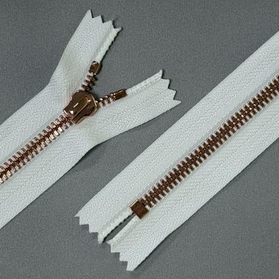 China Corrosion Resistant #5 Corn Teeth Metal Zipper Brass High Hardness for Bags for sale