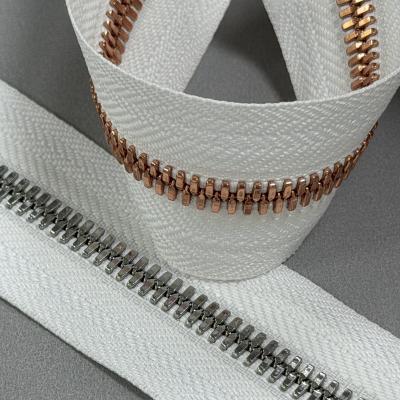 China Smooth Rounded #5 Corn Teeth Metal Zipper High Precision Design Bright Nickel for sale