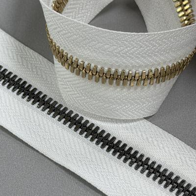 China Radiant Elegance #5 Corn Teeth Metal Zipper Special Tooth Surface Bright Nickel for sale