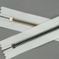 China Fixed Length Cutting #5 Corn Teeth Metal Zipper Supports Metered Roll Stock for sale