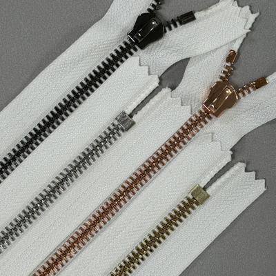 China Custom Corn Teeth Zipper #5 White Metal Zip Resistant To Sweat Stains for sale