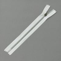 China Vacuum Plated No.3 Nylon Zipper Rust Proof Environmental Friendly Silver Teeth Zipper for sale
