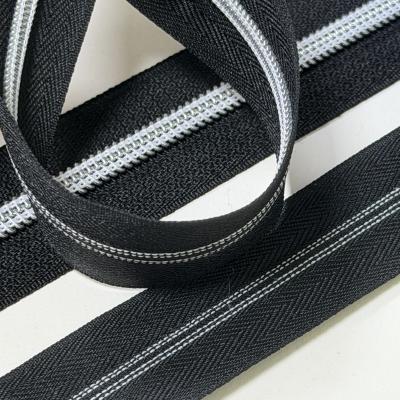 China Light Luxury #5 Vacuum Plated Nylon Zipper Customizable Color Schemes Eco-Friendly Fade-Resistant for sale