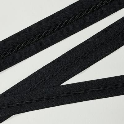 China Low Noise #5 Nylon Zipper Soft Texture Smooth Opening And Closing for sale