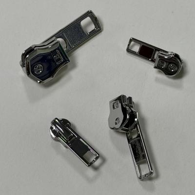 China Zinc Alloy #8 Auto Lock Slider with Standard Pull Tab for Bags and Apparel for sale