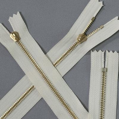 China Delicate To The Touch #3 Euro Teeth Metal Zipper Understated And Sophisticated for sale