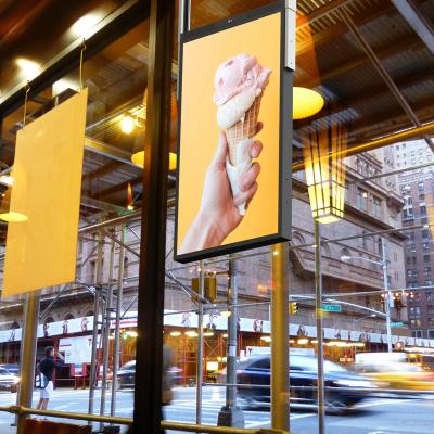 China Industrial Grade Roof Hanging LCD Advertising Display Panel 55 Inch 2500 Nit High Tni 110C for sale
