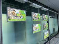 China 21.5 Inch Single-sided hanging window display 2000cd/M2 Brightness Full Hd Digital Signage Lcd for sale