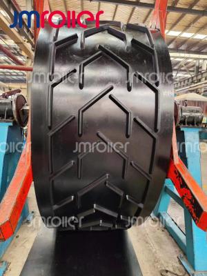 China Chevron patterned conveyor belt delivers superior anti-slip performance and durability for efficient industrial material handling for sale