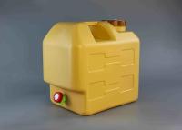 China 30L HDPE Plastic Jerry Can 8 Gallon Water Bucket with Tap for Food Industry for sale