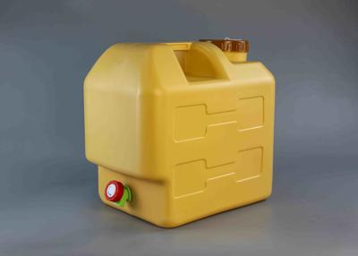China 30L HDPE Plastic Jerry Can 8 Gallon Water Bucket with Tap for Food Industry for sale