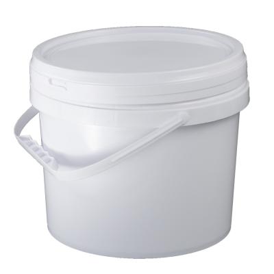 China 20L 5 Gallon White Plastic Paint Bucket with Lid Plain Lacquered PP for sale